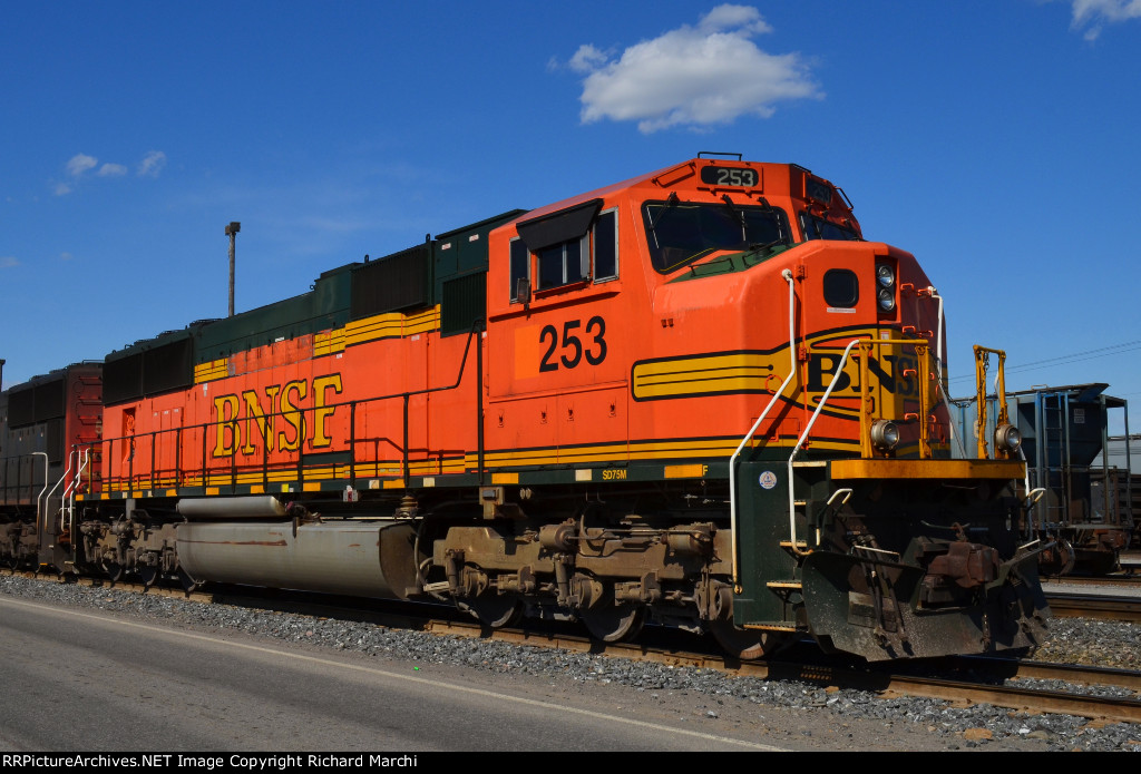 BNSF 253